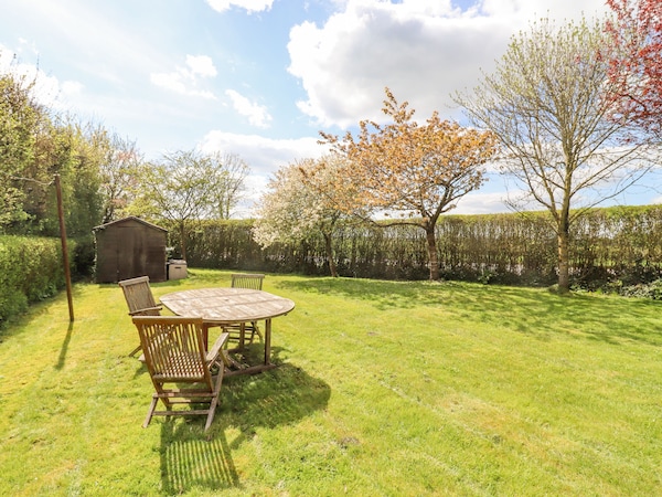 5 Packhorse, Pet Friendly, Character Holiday Cottage In Purton - Swindon