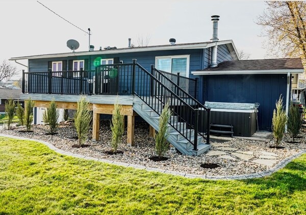 Norland Getaway, Great West End Location, Hot Tub-pet Friendly, Arcade! - Dubuque, IA