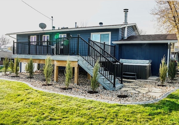Norland Getaway, Great West End Location, Hot Tub-pet Friendly, Arcade! - Dubuque, IA