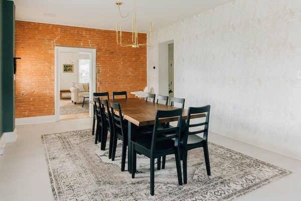 Newly Renovated, Vintage Inspired, Large 4 Br Home - Marietta, PA