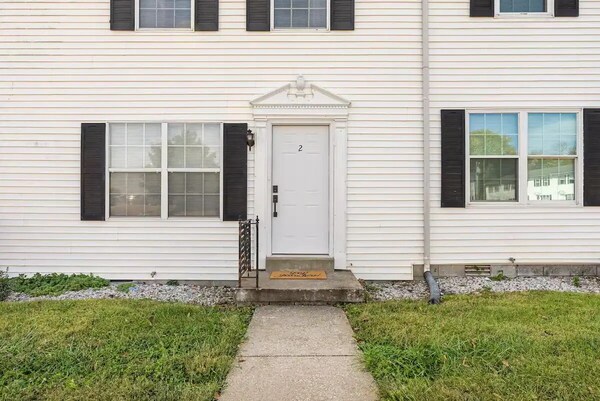 Lovely 2- Bedroom Condo Located In The Heart Of Bg - Bowling Green, KY