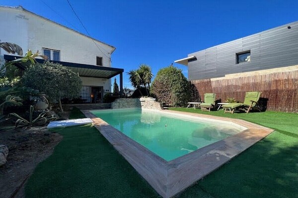 Rosas House With Caretaker 4 Bedrooms, 700m Beach And Center Quiet Residential . - Roses