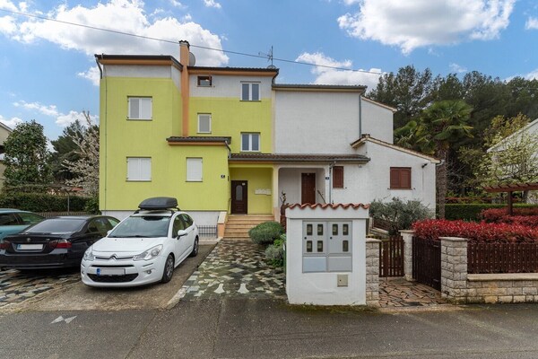 Apartment Luna With Balcony - Poreč