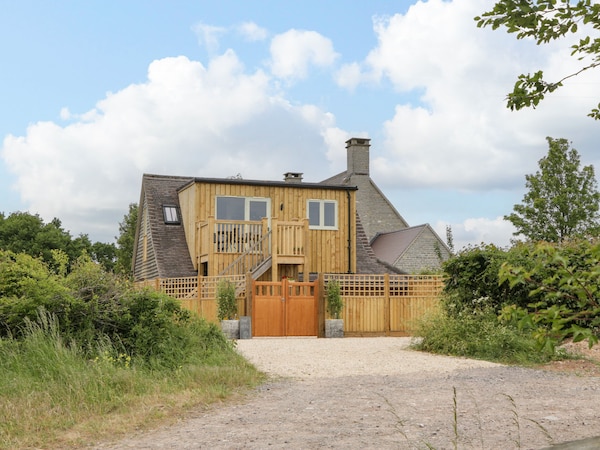 The Attic At Redmond Bottom, Pet Friendly, With A Garden In Wookey - Glastonbury