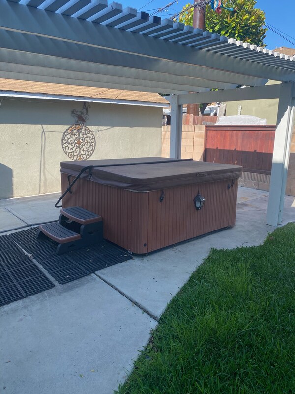 Spacious South Bay Home Close To Everything - Redondo Beach, CA