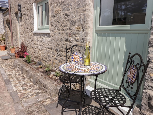 Swallows Retreat, Pet Friendly, Character Holiday Cottage In Carew - Tenby