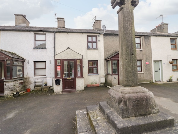 Daffodil Cottage, Pet Friendly, With Open Fire In Flookburgh - Cartmel