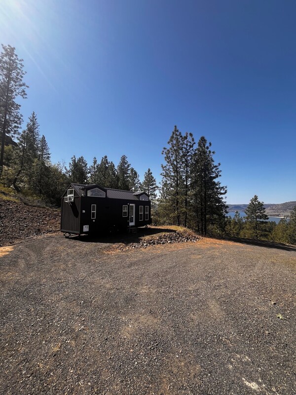Private 30 Acres With Lake View From The Tiny Home, Hot Tub. Hunters Welcome! - Washington
