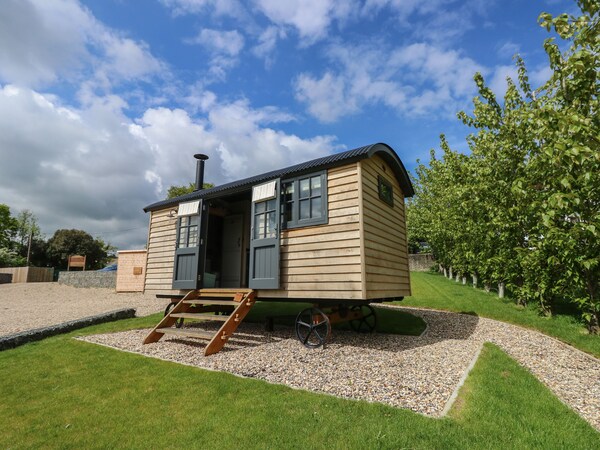 Merlot, Romantic, With Open Fire In Seaview - Isle of Wight