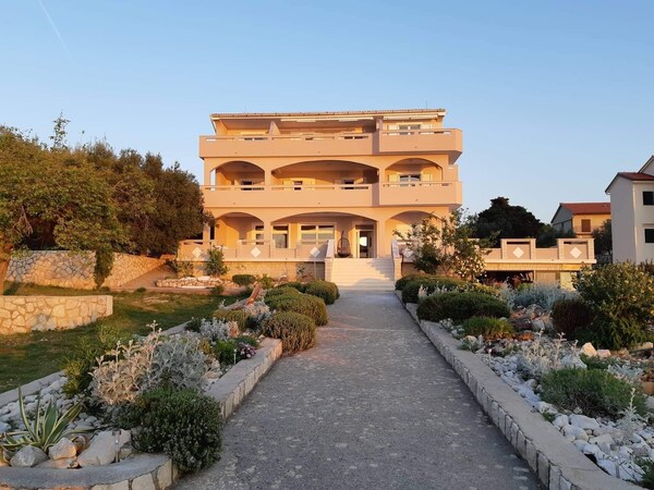 Appartamento Di Una Stanza Vicino Alla Spiaggia Lun, Pago - Pag (A-3320-c) - Lun