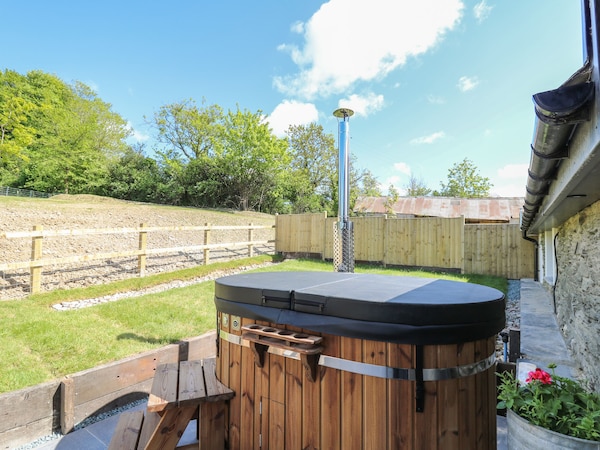 The Parlour, Pet Friendly, With Hot Tub In Cardigan - Saint Dogmaels