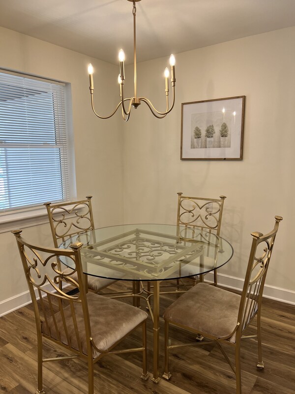 Restful Mid-mod In The Heart Of Hickory - Hickory, NC