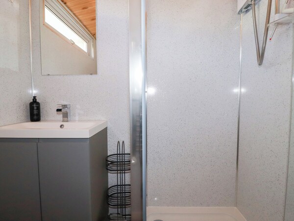 194 Atlantic Bays, With A Garden In St Merryn - Constantine Bay