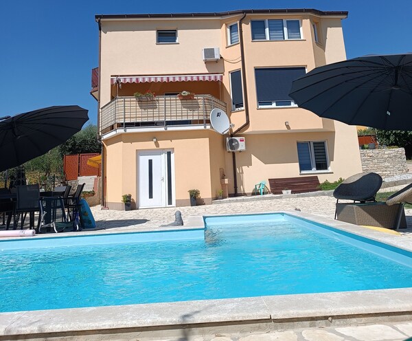 One Bedroom Apartment With Terrace Kaštel, Central Istria - Središnja Istra (A-21309-b) - Izola