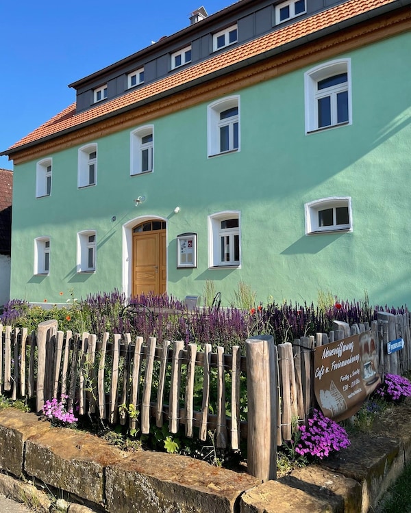 Bärbel - Frau Kunni - Café Und Ferienwohnungen - Egloffstein