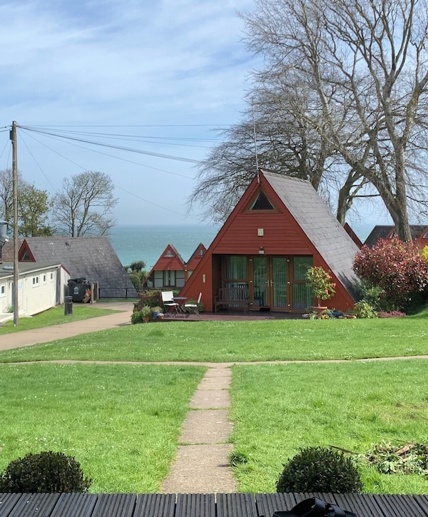 *Sea View* Coastal Chalet With Pool Access - Deal
