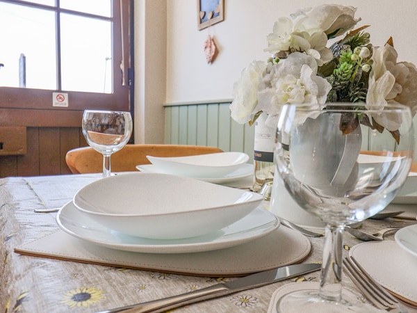 Esme's Cottage, Pet Friendly, Character Holiday Cottage In Whitby - Runswick Bay