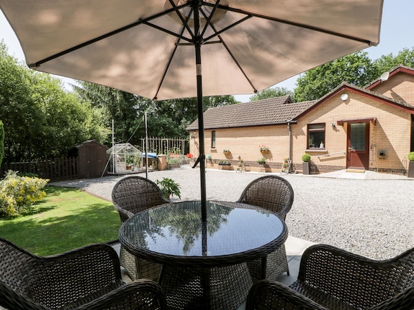 Swn Y Nant, Romantic, Character Holiday Cottage In Tondu - Bridgend