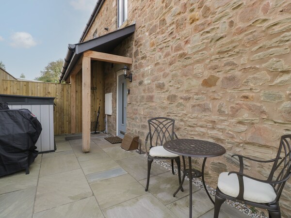 The Old School, Pet Friendly, Character Holiday Cottage In Ruspidge - Cotswolds