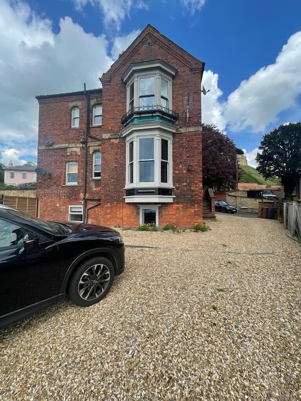 2 Bed, Self-catering, Ground Floor Apartment. - University of Lincoln