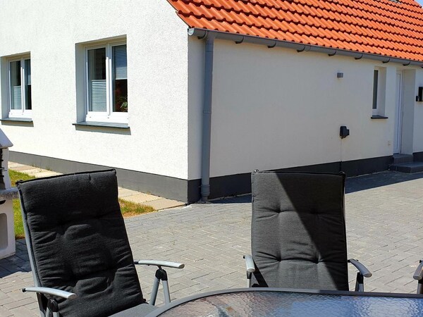 Ferienhaus Strandallee 8 - Ferienhaus, Dusche, Wc, 2 Schlafräume - Butjadingen