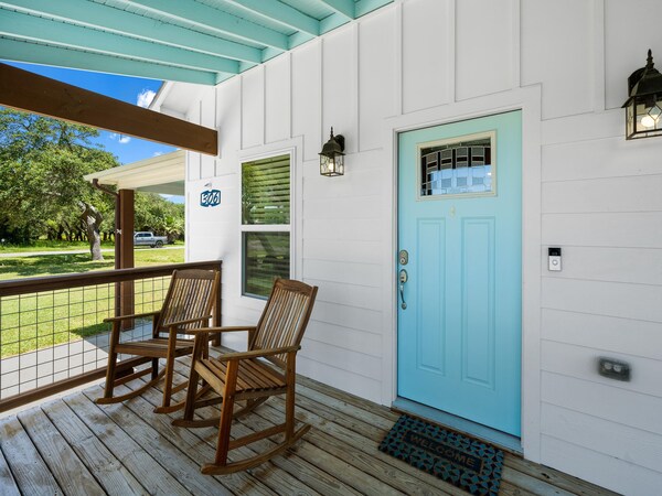 Five Oaks Cottage | Covered Porch + Close To Pier & Beach! - Texas