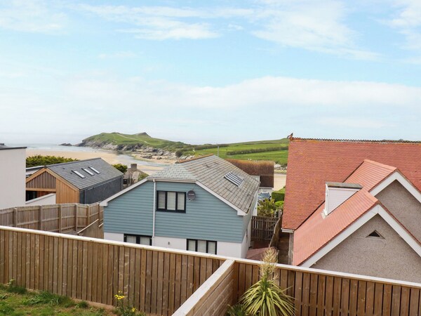 11 Ebbtide, Pet Friendly, Character Holiday Cottage In Porth - Mawgan Porth