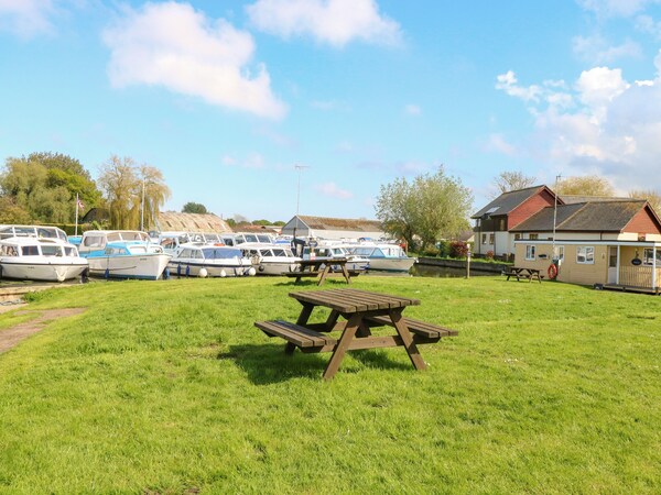 Ardea, Pet Friendly, With A Garden In Stalham - Wroxham