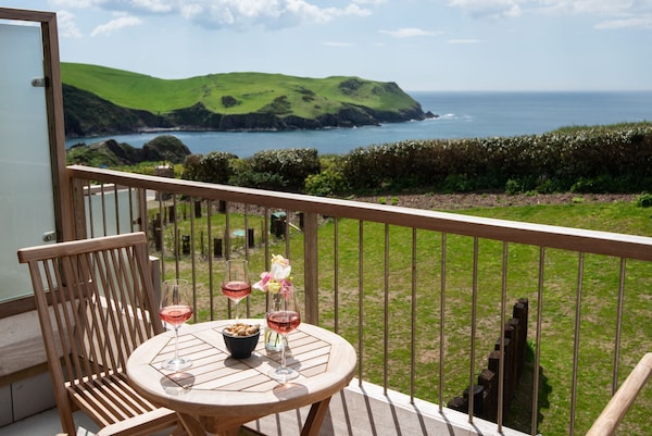 Willow Cove - A Luxury Self-catering Apartment Footsteps From The Beach - Thurlestone