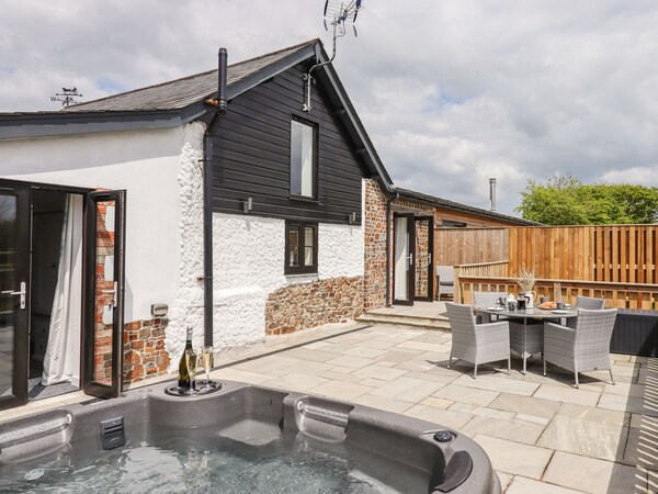 Strawberry Bank - Kingfisher, Pet Friendly In Bridgerule - Holsworthy