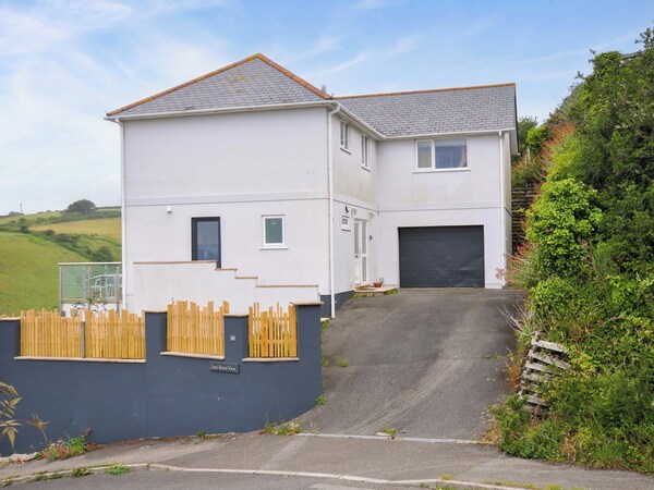 Looe Island View, Pet Friendly, With A Garden In Downderry - Looe