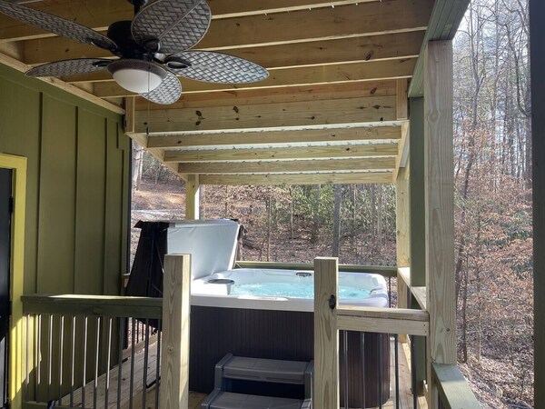 Power & Water & Wifi - Sleeps 20 ~Hottub - North Carolina