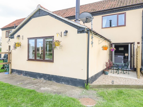 The Annexe, Grange Farm, Romantic, With A Garden In Hainford - Wroxham