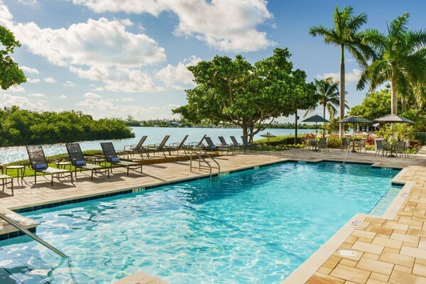 Relax From Your Room W\/ Pool View! Pet-friendly Unit, Comes W\/ Free Breakfast! - Florida Keys