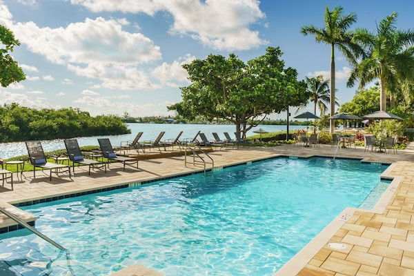 Relax From Your Room W/ Pool View! Pet-friendly Unit, Comes W/ Free Breakfast! - Florida Keys