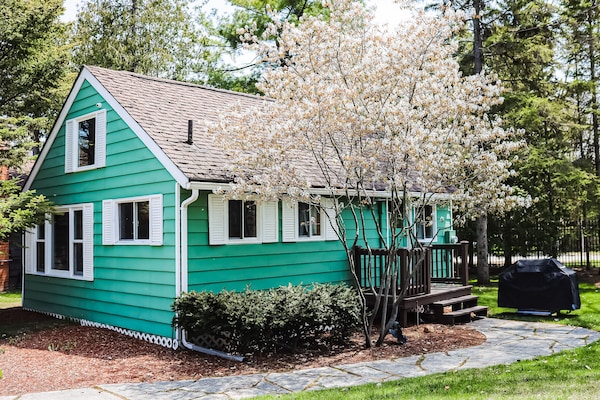 Water-view 2-story Cottage With Grill, Heated Outdoor Pool, 1 Kayak, Streaming - Wasaga Beach