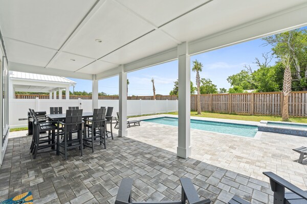 Totally Beachin Pet Friendly Beach House - Private Pool, Beach, Fall Special - Panama City Beach, FL