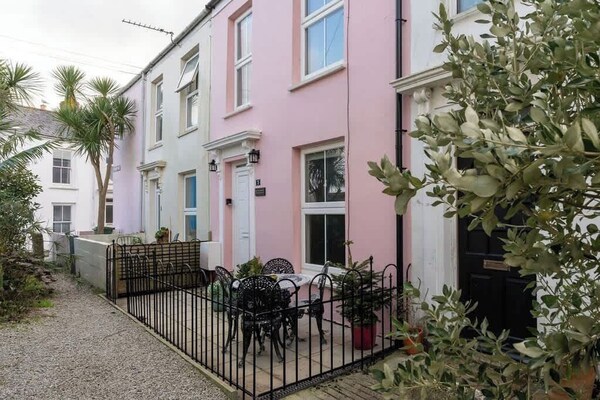 The Pink House Summar - St Mawes