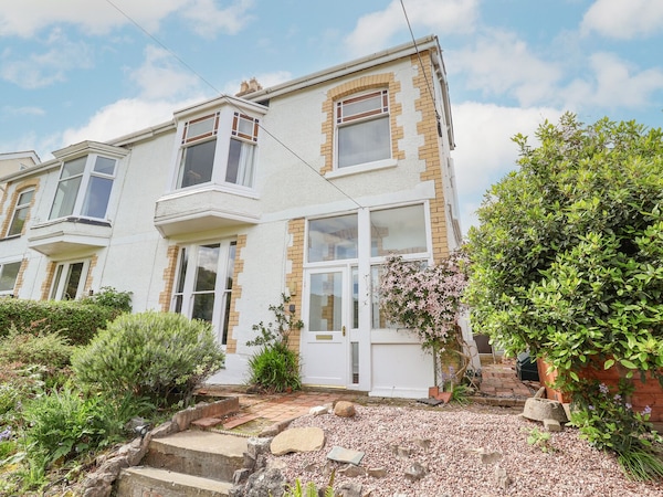 18 Ffordd Tanrallt, Family Friendly, With A Garden In Prestatyn - Prestatyn