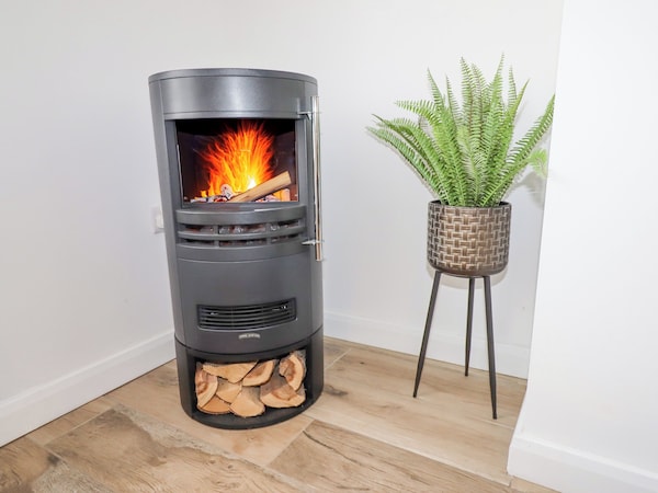 Sea View Terrace, Pet Friendly, Character Holiday Cottage In Conwy - Colwyn Bay