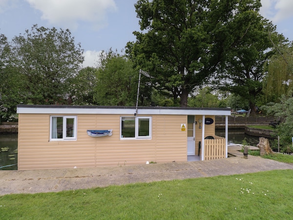 Olive, Pet Friendly, With A Garden In Stalham - ホーニング