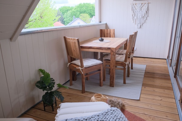 See Um's Eck Vacation Apartment - Modern Apartment With Loggia Directly On Lake Hain - Borna