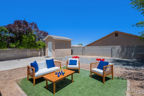 Cheerful Vibrant 3br - 3tv - Fire Pit - Games - Artistic - Fun - Rio Rancho, NM