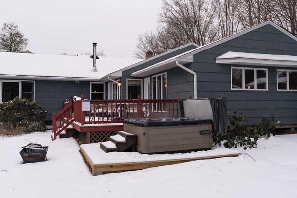 Hv Spacious Retreat Sleeps 13 W/hot Tub - Dutchess County, NY
