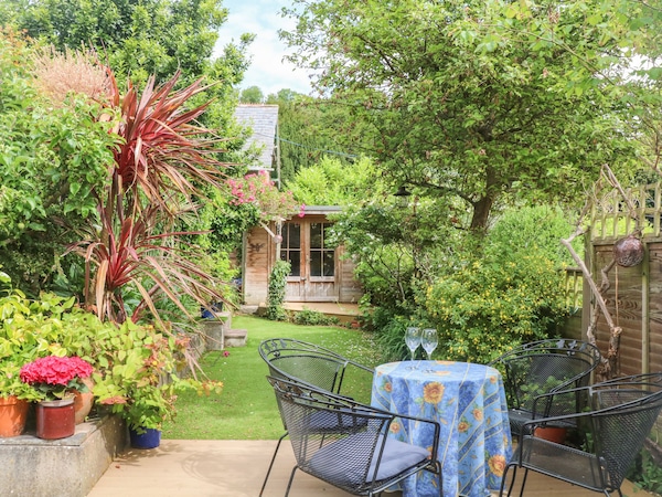 Mayflower, 9 Coronation Road, Pet Friendly, With A Garden In Salcombe - Salcombe