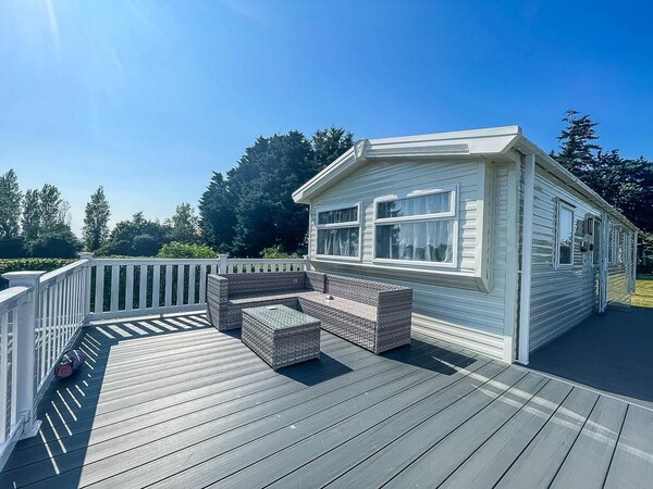 Beautiful 6 Berth Caravan With Decking In Norfolk Ref 89001mv - Great Yarmouth