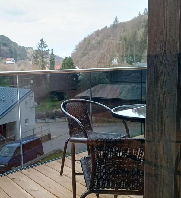 Ferienwohnung Rosenburg (59qm) Mit Terrasse - Dietfurt an der Altmühl