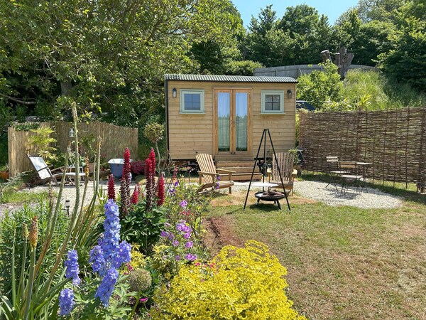 Coombe Valley Shepherd's Hut, Pet Friendly, With A Garden In Shaldon - Shaldon