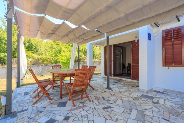 Appartement De Deux Chambres Avec La Terrasse Njivice, Krk (A-20542-a) - Malinska
