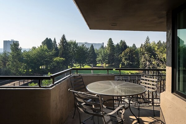 Great Location Near Spokane Convention Center! 2 Pet-friendly Units - Spokane, WA
